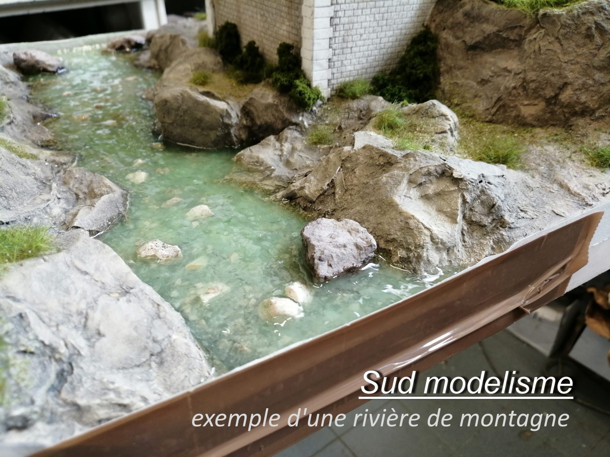 HO. Reproduction d’une rivière en résine – PNSUDMODELISME